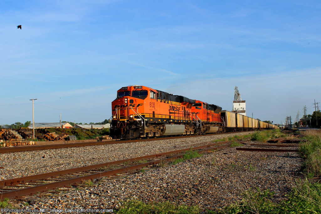 BNSF 6135 leads a empty ucex coal nb.